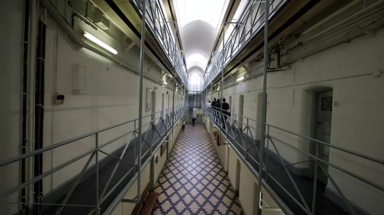 Leuven-Central Prison guards strike for safety after threats, VSOA's ...